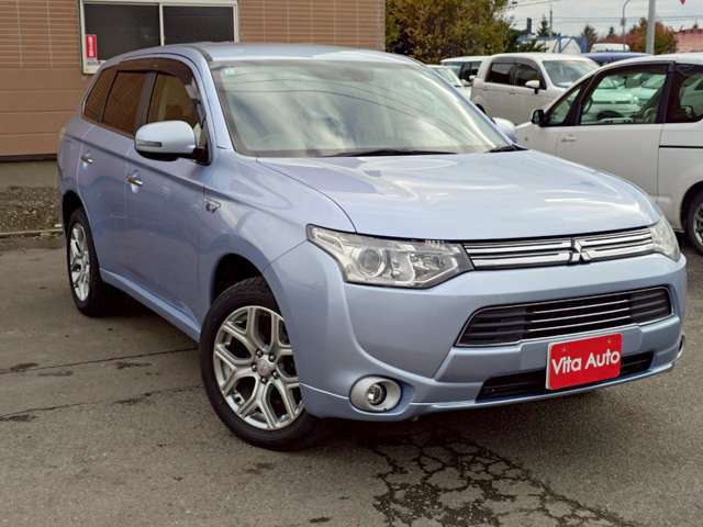 三菱 アウトランダーPHEV 2.0 G ナビパッケージ 4WD 2014年 9.9万キロ (北海道) Vita AutoR275店（ビータオート） - carview!
