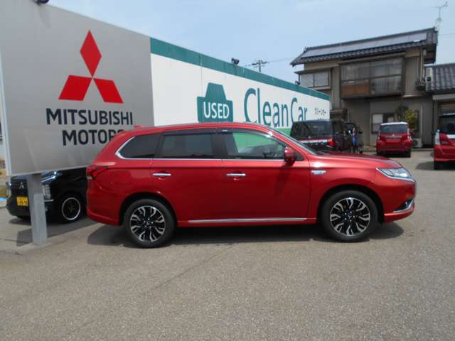 三菱 アウトランダーPHEV 2.0 G プレミアムパッケージ 4WD 2015年 4.5万キロ (石川県) 石川中央三菱自動車販売（株）UCAR 金沢北 - carview!