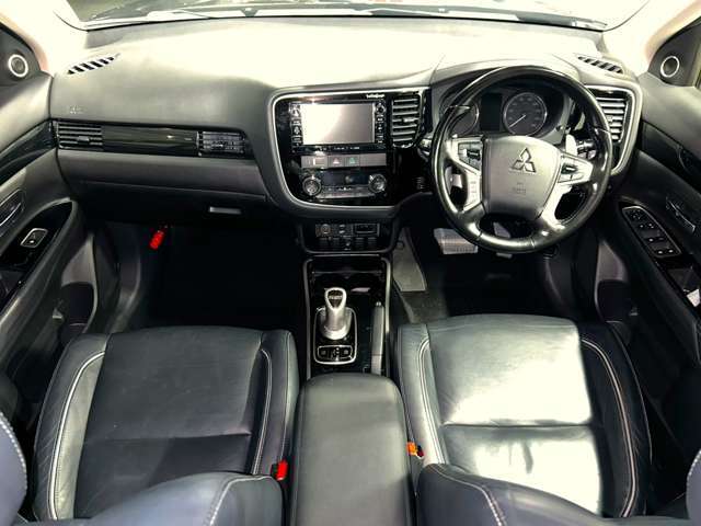 三菱 アウトランダーPHEV 2.0 G プレミアムパッケージ 4WD 2015年 9.9万キロ (大阪府) K-TAKE ケーテイク 摂津 SUV専門店 - carview!