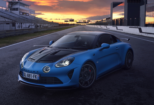 パフォーマンスを徹底追求したアルピーヌA110Rのセカンドロットが期間限定で購入申込受付を開始（カー・アンド・ドライバー） | 自動車情報・ニュース - carview!