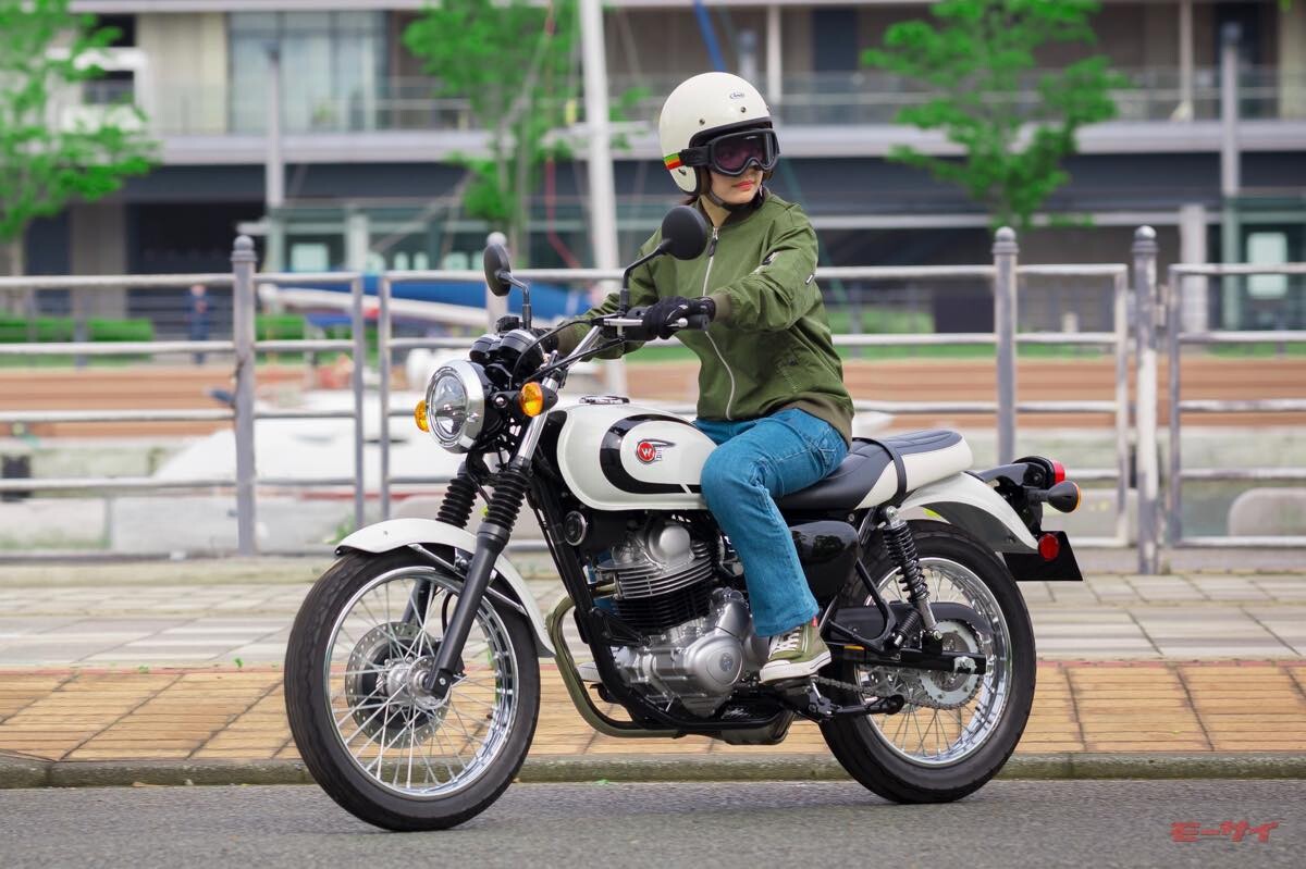 カワサキW230ついに11月20日発売！空冷単気筒をライトな車体に搭載した待望のネオクラシック軽二輪は価格64万3500円（モーサイ） | 自動車情報・ニュース - carview!