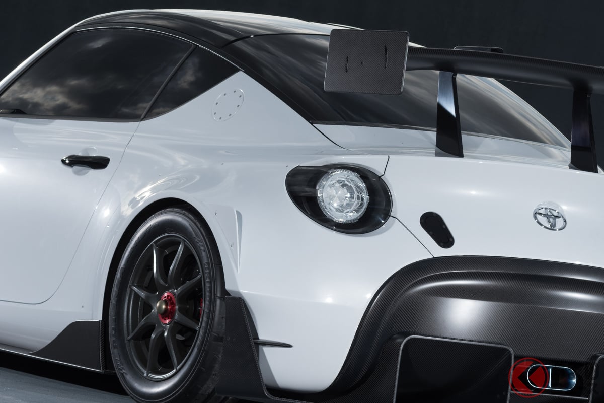 全長わずか4.1m！ MTで操れるトヨタの「“4人乗り”FRスポーツカー」がスゴかった！ フルエアロで完全武装「S-FR レーシング コンセプト」とは？（くるまのニュース） | 自動車情報 ...