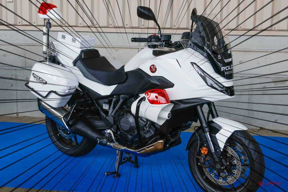 警視庁がSNSで予告!? 噂の新型白バイ・ホンダNT1100は登場間近か（モーサイ） | 自動車情報・ニュース - carview!