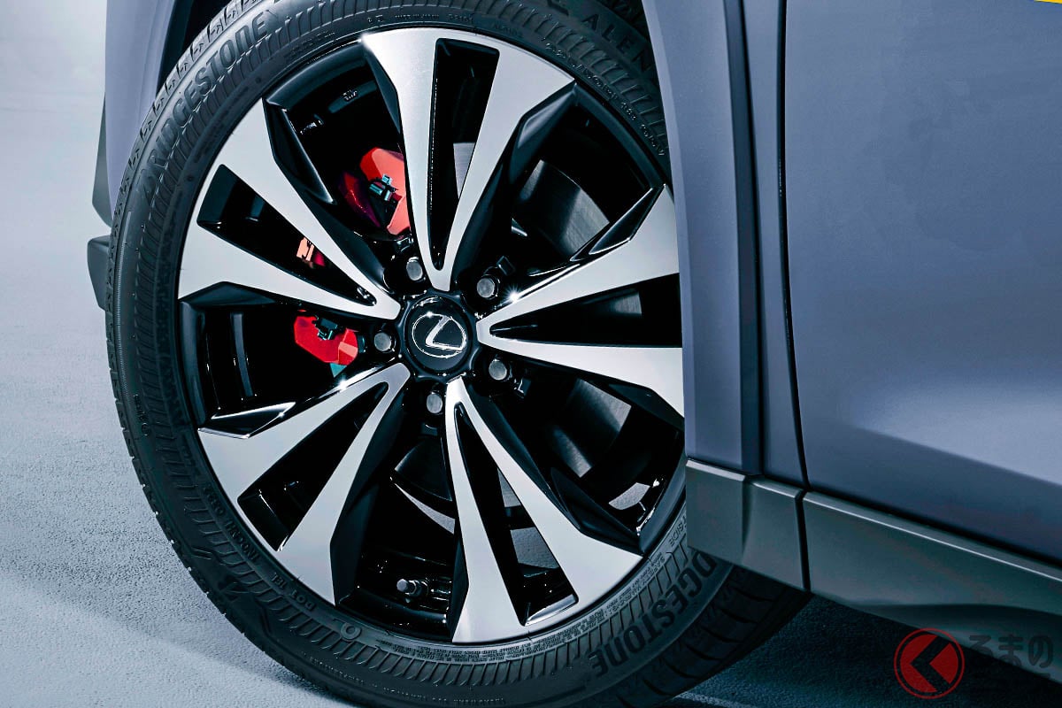 レクサス新「UX」登場で反響は？ 全長4.5mの“ちょうどいい”サイズ×ギラギラグリルがイイ「コンパクトSUV」！ 販売店でも話題に（くるまのニュース） | 自動車情報・ニュース - carview!