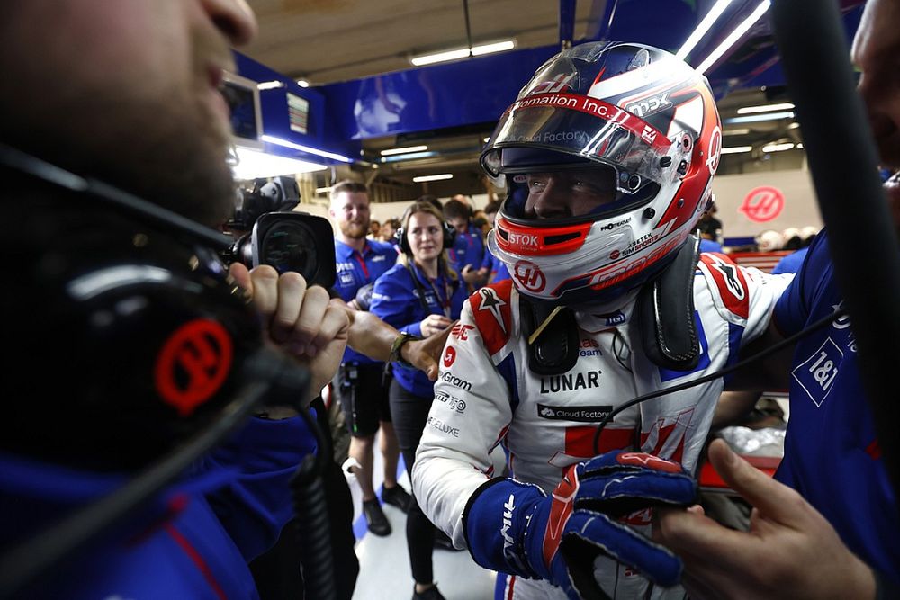 まだ喜ぶな……！ マグヌッセン、望外のポールポジションで「待ち時間が怖かった……」（motorsport.com 日本版） | 自動車情報・ニュース - carview!