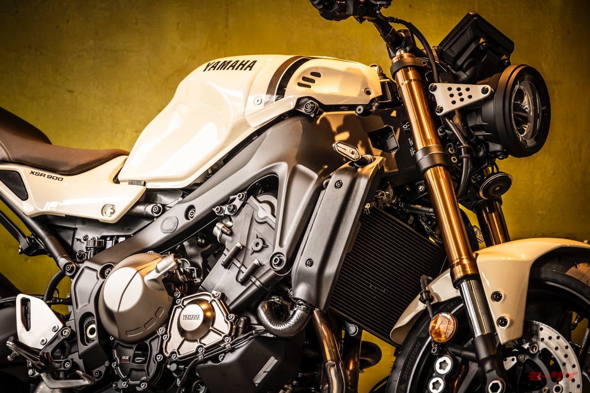 ヤマハ新型XSR900「日本限定アイボリー」は専用仕上げのカタマリ！ カジュアル感やカフェレーサー的カッコよさを表現（モーサイ） | 自動車情報・ニュース - carview!