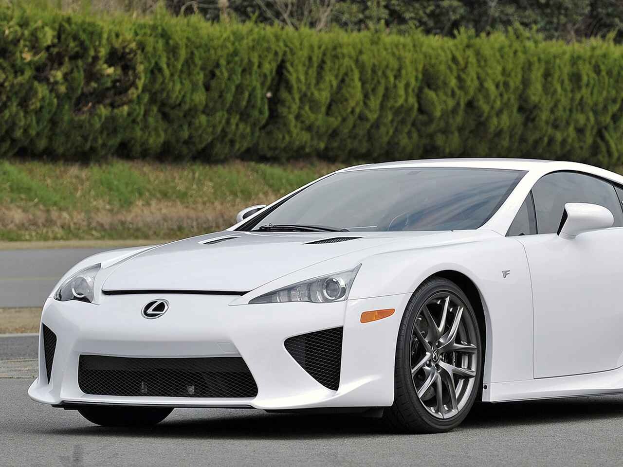 レクサス LFAは、「最高峰」の名にふさわしい究極のFRスーパースポーツカー【スーパーカークロニクル／124】（Webモーターマガジン） | 自動車情報・ニュース - carview!