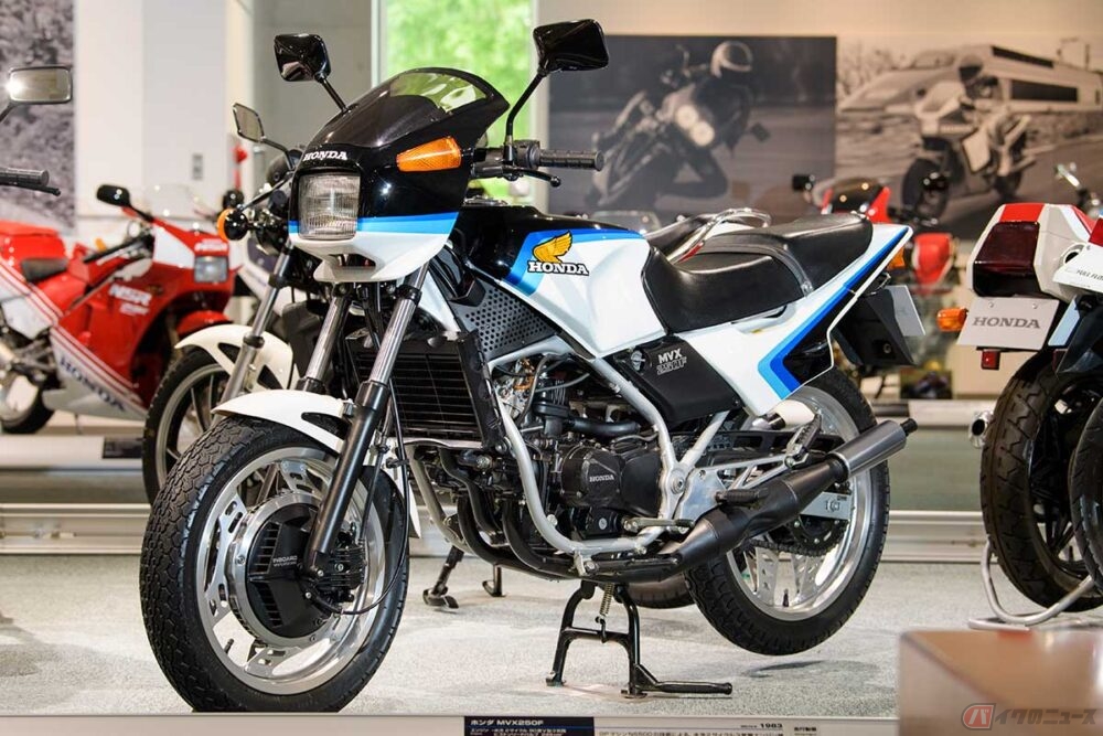 水冷2ストV型3気筒!! ホンダ「MVX250F」は世界GPマシンとともに登場した？（バイクのニュース ） | 自動車情報・ニュース - carview!