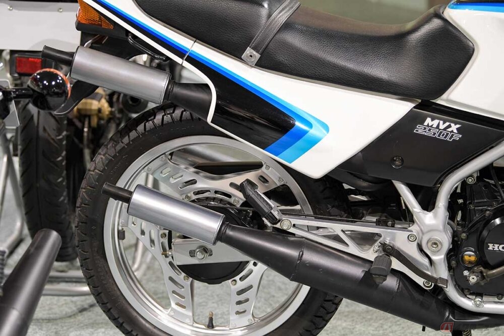 水冷2ストV型3気筒!! ホンダ「MVX250F」は世界GPマシンとともに登場した？（バイクのニュース ） | 自動車情報・ニュース - carview!