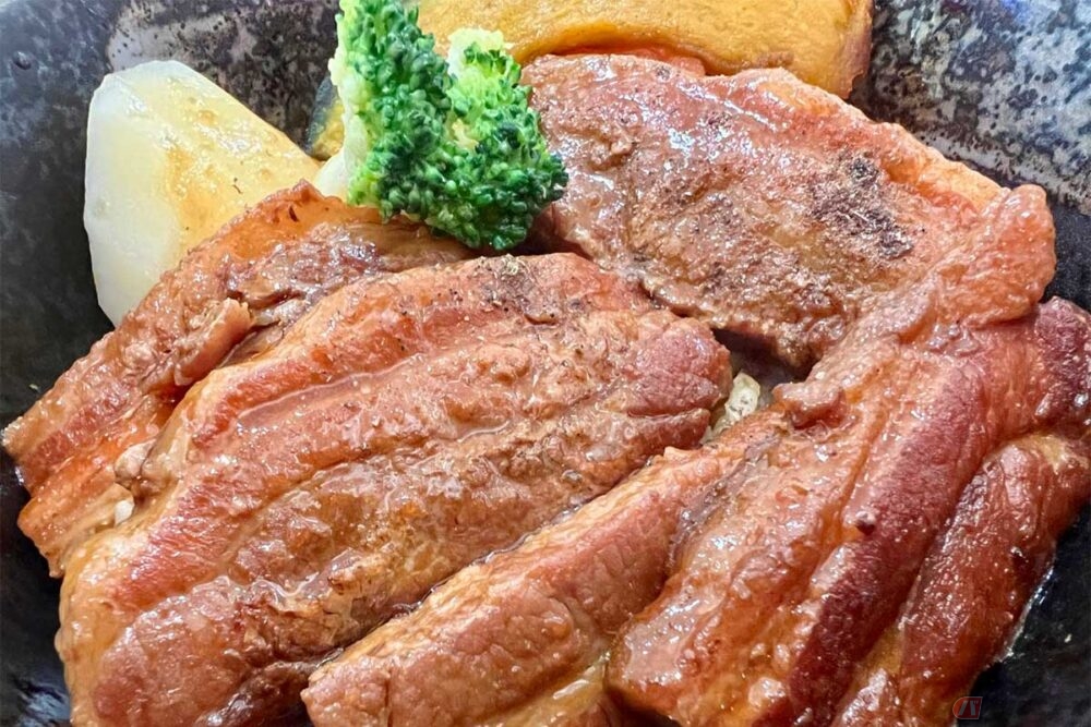 新東名「NEOPASA静岡」 とろける豚バラ肉を丼でいただく！ バイクで行く高速道路グルメ（バイクのニュース ） | 自動車情報サイト【新車・中古車】 - carview!