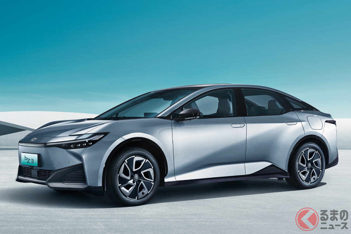 トヨタ「新型セダン」発売開始！ イケ顔「ハンマーヘッド」採用の新型「bZ3」 中国で331万円から（くるまのニュース） | 自動車情報サイト【新車・中古車】 - carview!