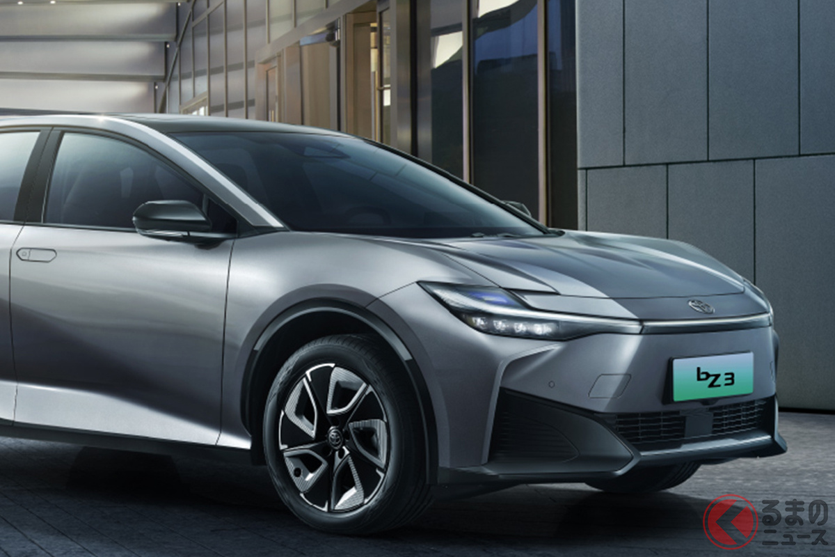 トヨタ「新型セダン」発売開始！ イケ顔「ハンマーヘッド」採用の新型「bZ3」 中国で331万円から（くるまのニュース） | 自動車情報・ニュース - carview!