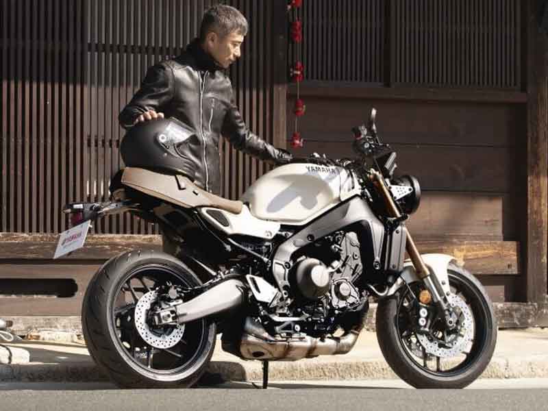 【ヤマハ】XSR900 日本限定カラー「セラミックアイボリー」開発秘話／日本人の美意識で提案するくつろぎのカジュアル（バイクブロス） | 自動車情報・ニュース - carview!