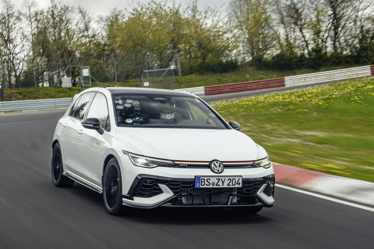 ニュルでFFが4WDを超えた！ VW新型「ゴルフGTI エディション50」が格上「ゴルフR」より速い下剋上タイムを達成（LEVOLANT） | 自動車情報・ニュース - carview!