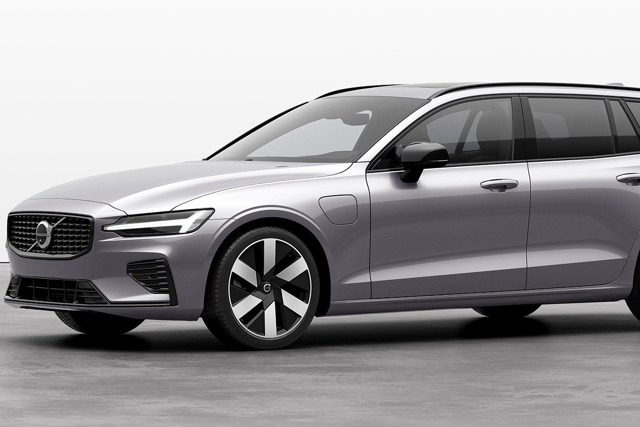 ボルボ「V60／V60クロスカントリー」が最新仕様に。新安全機能と次世代インフォテインメントで熟成の域へ（LEVOLANT） | 自動車情報・ニュース - carview!