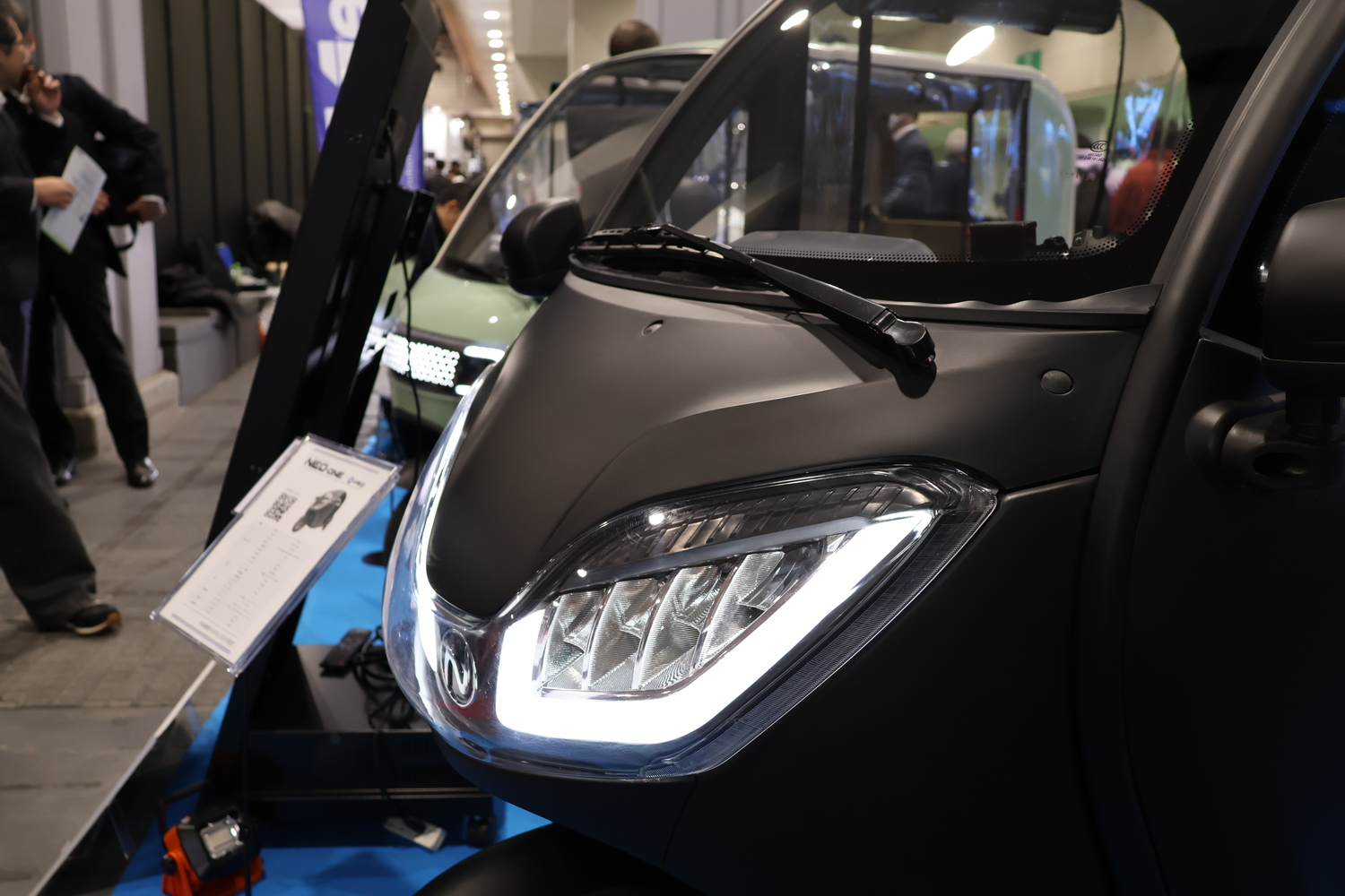 小型3輪モビリティはカッコかわいいだけじゃない！ 造船会社ならではの超絶クオリティで魅せるe-NEOの「NEO-ONE」＆「NEO-Light」【大阪オートメッセ2025】（THE EV ...