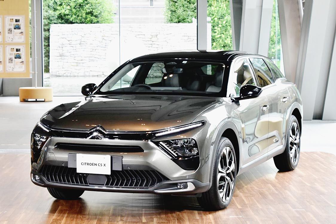 ステランティスジャパン、シトロエンの新型車「C5X」発表 ガソリン車とPHVをラインアップ 484万円から（日刊自動車新聞） | 自動車情報・ニュース - carview!