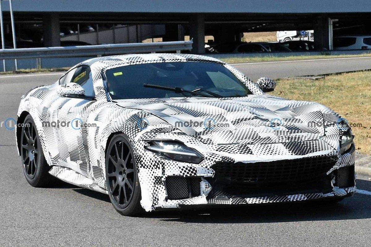 ボンネットの下にはV12エンジン？ フェラーリ『812スーパーファスト』の後継モデルが目撃される。発売は2024年か（motorsport.com 日本版） | 自動車情報・ニュース ...