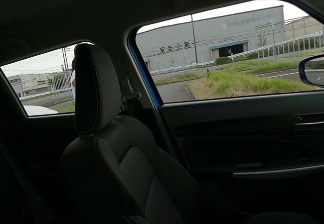 本当に危ない「クルマの死角」に潜む危険をVR透過手法で再現！「JAF 360度VR動画クルマの死角編」を公開（カー・アンド・ドライバー） | 自動車情報サイト【新車・中古車】 - carview!