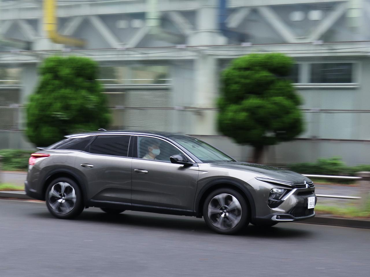 【試乗】シトロエン久々のフラッグシップ「C5X」にチョイ乗り。まずはファースト インプレッションをお届け（Webモーターマガジン） | 自動車情報・ニュース - carview!