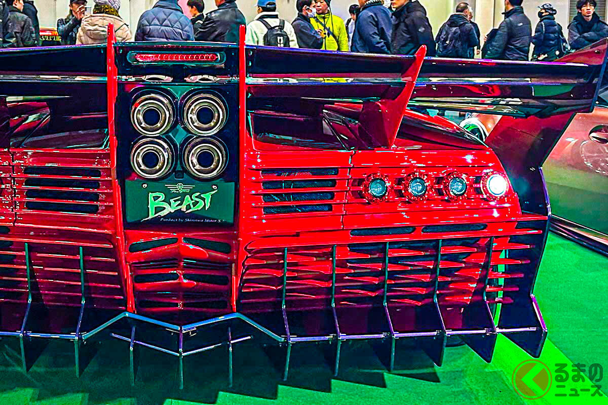 最新型「”和製”スーパーカー」初公開！ V12エンジン×“MT”搭載！ 4本出しマフラー＆左右8連テールライト採用の「ド迫力マシン」！ 全長5m超えの「ビースト」登場（くるまのニュース ...