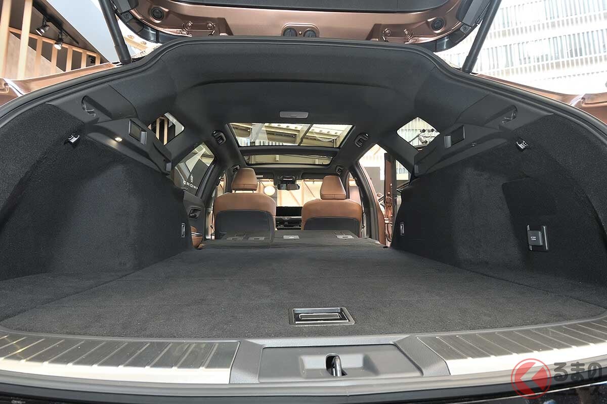 トヨタが全長5m「ラージSUV」展示！ 快適な“車中泊”出来る!? 後席も超良い！ 17年ぶり復活「エステート」のアウトドア仕様とは（くるまの ...