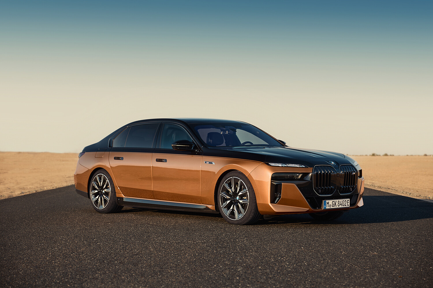 堂々たるフラッグシップセダンにハイパフォーマンスモデルを追加！ Bmw「 I7 Edrive50」とシリーズ初のmモデル「i7 M70