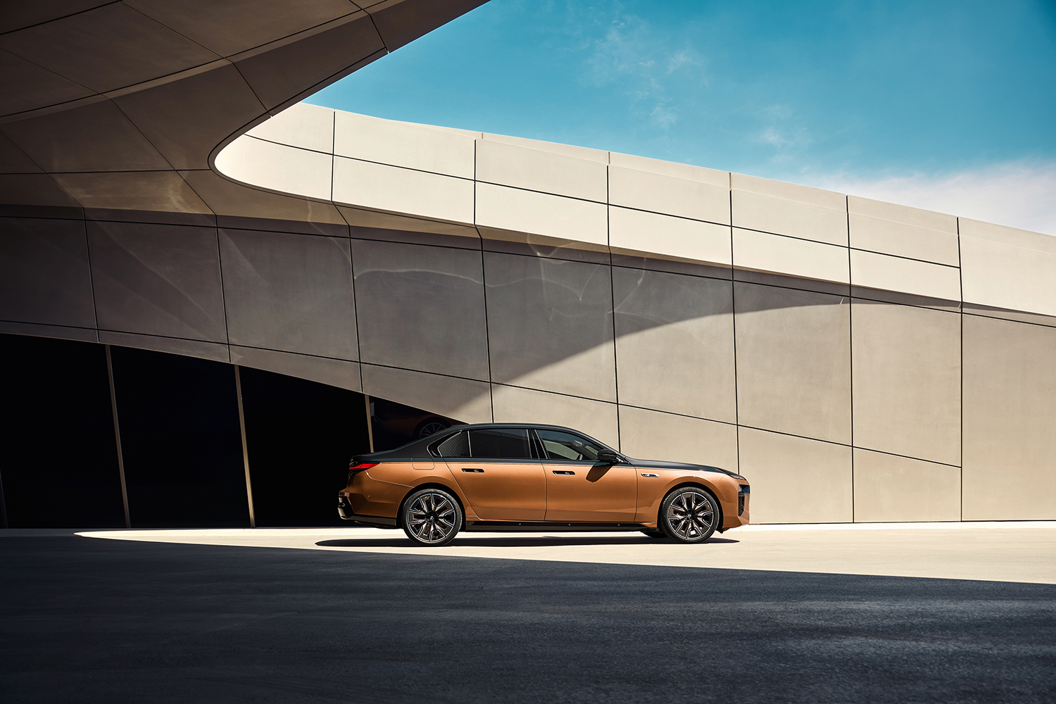 堂々たるフラッグシップセダンにハイパフォーマンスモデルを追加！ Bmw「 I7 Edrive50」とシリーズ初のmモデル「i7 M70