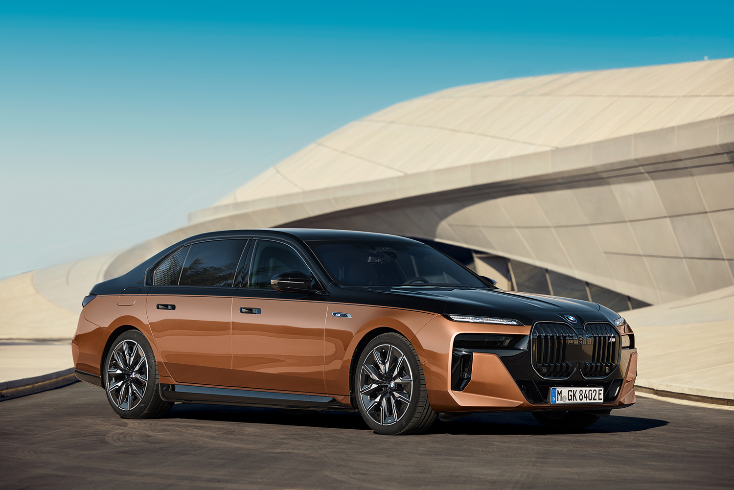 堂々たるフラッグシップセダンにハイパフォーマンスモデルを追加！ Bmw「 I7 Edrive50」とシリーズ初のmモデル「i7 M70