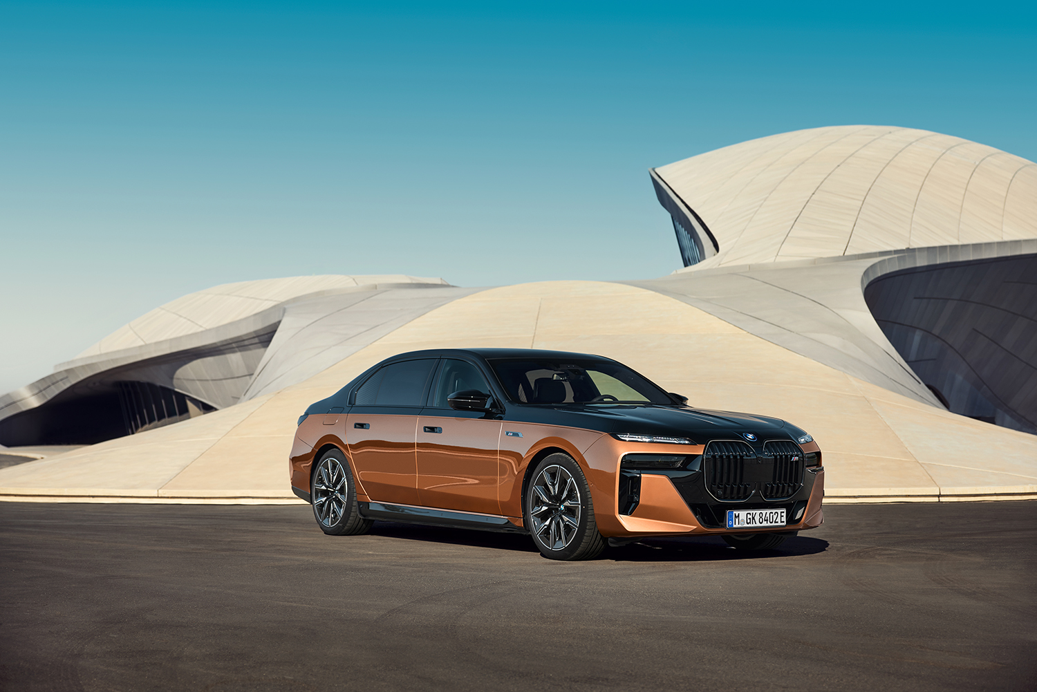 堂々たるフラッグシップセダンにハイパフォーマンスモデルを追加！ Bmw「 I7 Edrive50」とシリーズ初のmモデル「i7 M70