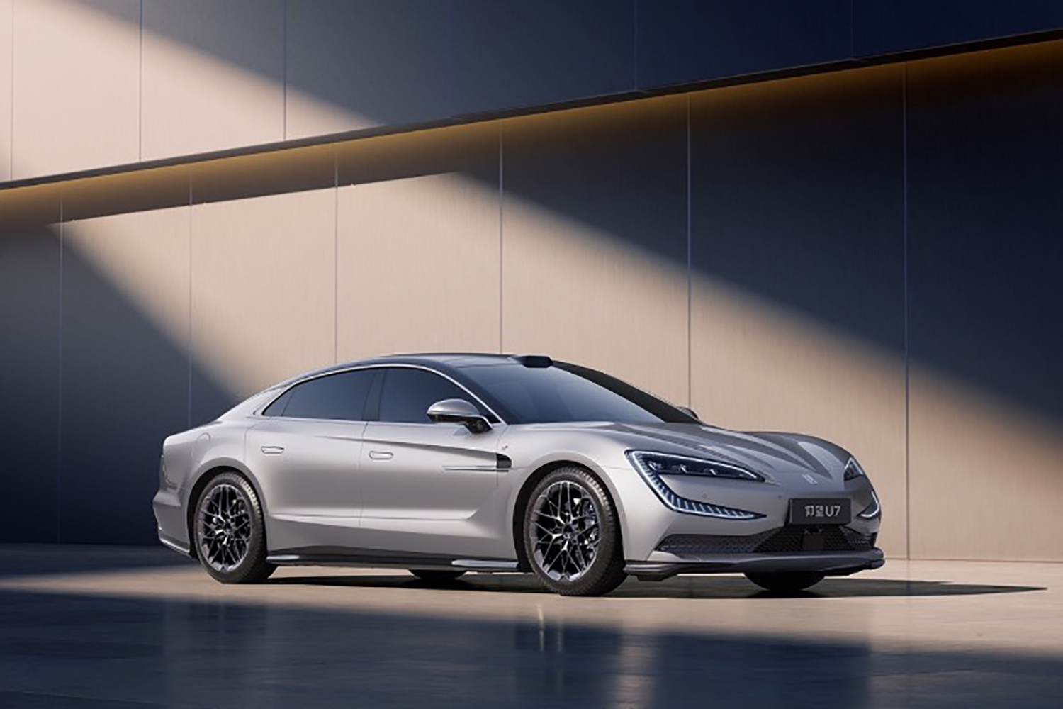 BYDがまさかの水平対向エンジンを搭載！ 誰も追いつけないバカッ速セダン「U7」の驚異の中身（THE EV TIMES） | 自動車情報・ニュース - carview!