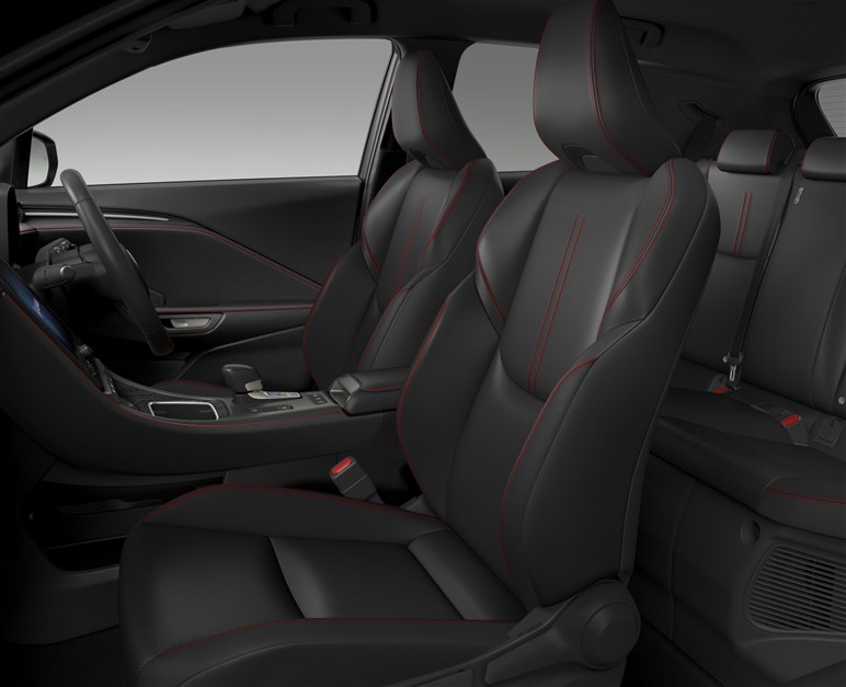 レクサスの人気コンパクトSUV「LBX」改良。走りと静粛性向上、スポーティな新グレード追加…420万円から（carview!） | 自動車情報サイト【新車・中古車】 - carview!