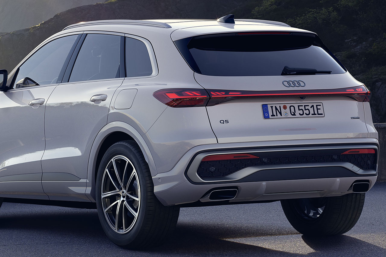 アウディ「Q5」に「eハイブリッド」を追加！ 進化したバッテリーで最大100kmまでの電動走行が可能（LEVOLANT） | 自動車情報・ニュース - carview!