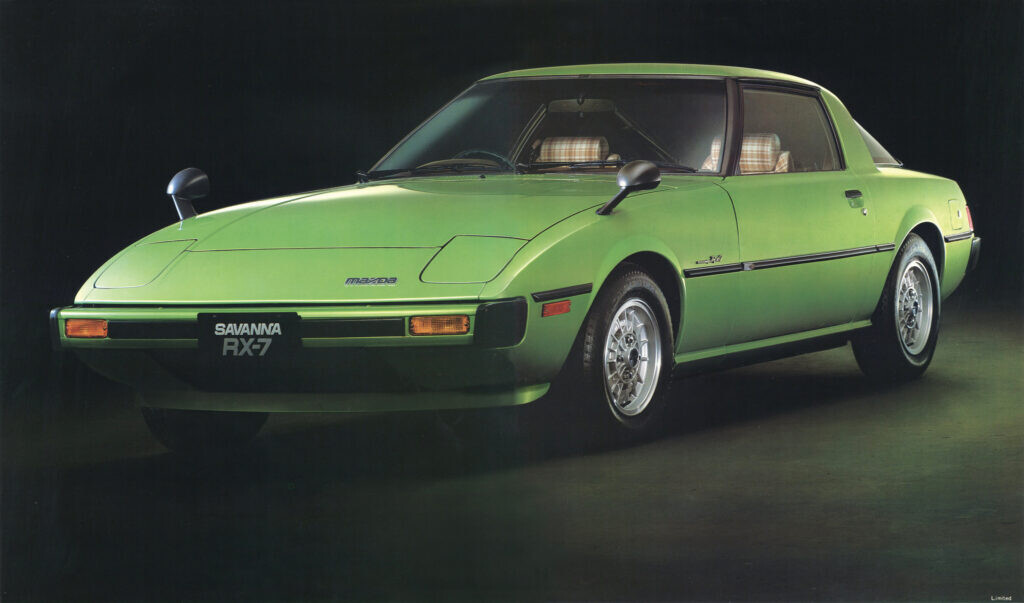 【復刻版カタログ】ロータリーがデザインしたと宣言した初代マツダ・サバンナRX-7（SA22C型）の肖像（カー・アンド・ドライバー） | 自動車情報・ニュース - carview!