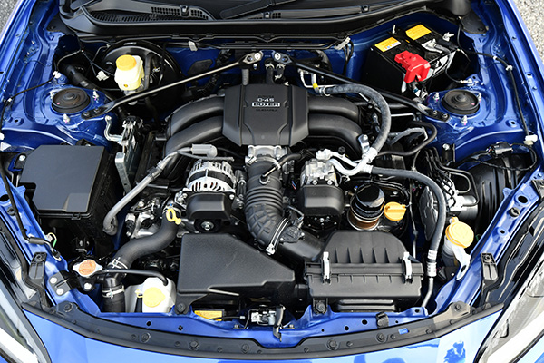 【エンジン車よ永遠なれ！】BRZ/GR86は「水平対向」が圧倒的な低重心を実現。最新FA24は全域パワフル、姿勢コントロールも時代に決まる！（カー・アンド・ドライバー） | 自動車情報 ...