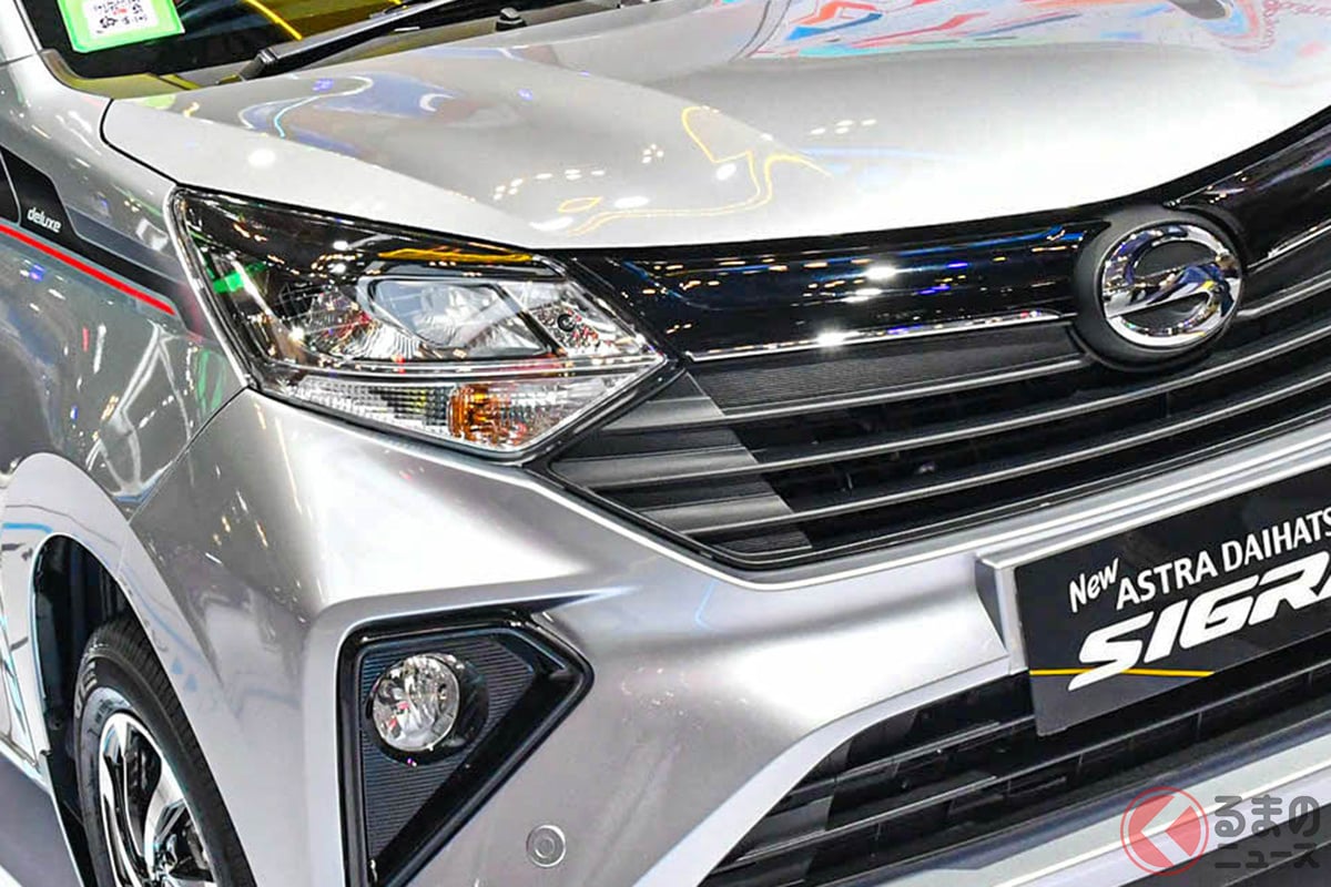 約127万円で“7人乗り”！ ダイハツ最新型「“コンパクト”ミニバン」公開！ 全長4m級の「ちょうどいいサイズ」採用＆スライドドア非搭載！ 国民的モデル「シグラ」尼国に出現（くるまのニュース ...