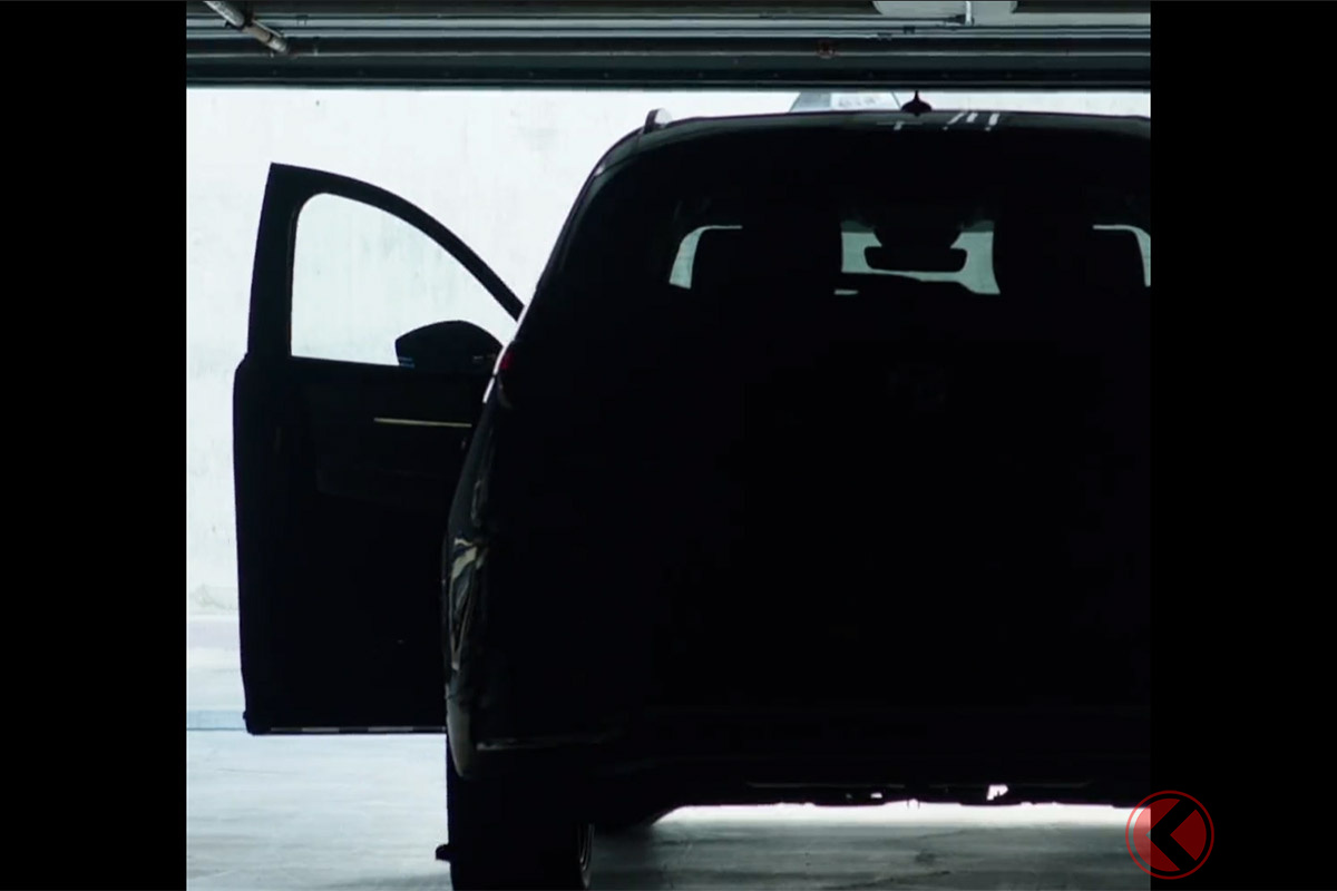 今度はリアを“チラ見せ!?” マツダ「最高級3列SUV」まもなく登場！ SNSで新型「CX-90」の新たな動画を公開！（くるまのニュース） | 自動車情報サイト【新車・中古車】 - carview!