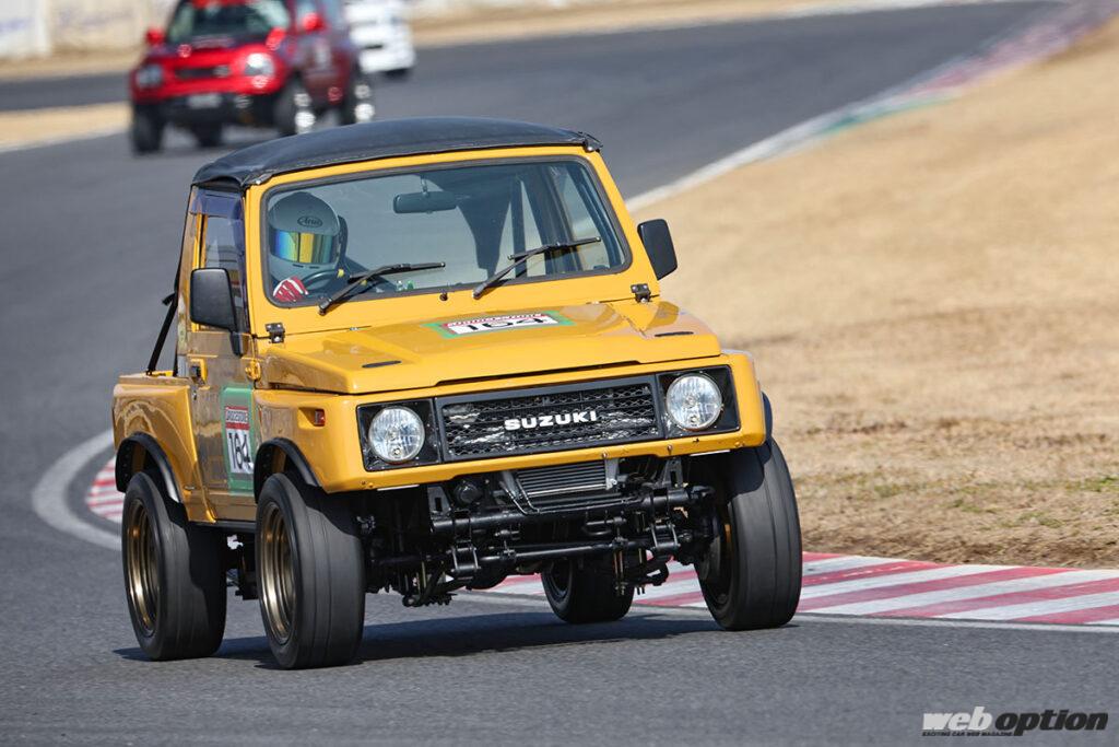 「ダート界のエキスパートが作り上げたJA11型ジムニーのタイムアタック仕様がすごい！」シングルカムのF6Aで格上を蹴散らす!?（web option） | 自動車情報・ニュース - carview!