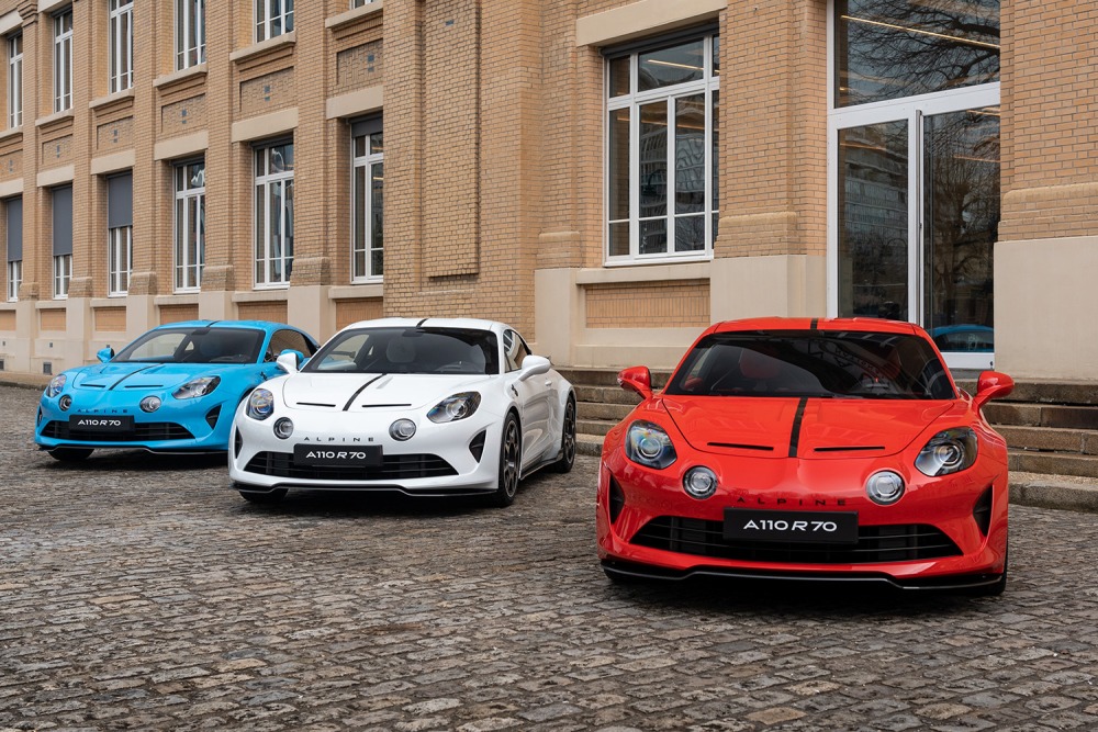 【アルピーヌ始まりの3色】アルピーヌA110R 70にトリコロールの限定車が登場 27日まで受付の抽選販売（AUTOCAR JAPAN） | 自動車情報・ニュース - carview!