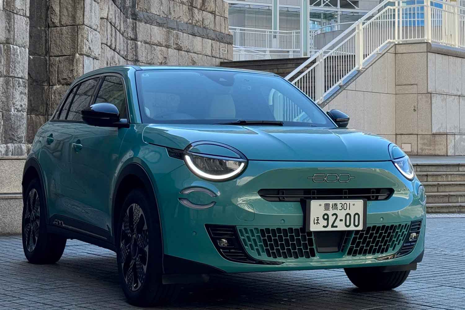 フィアット新型「600e」と暮らしてみたら「500L」との2台体制を夢見てしまい…ファミリーカーとしてオススメの1台です【週刊チンクエチェントVol.47】（Auto Messe Web ...