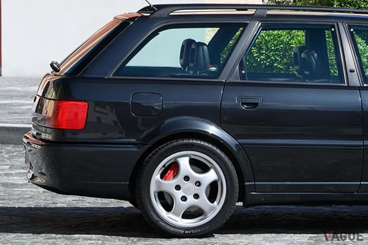 アウディ初の「RSモデル」をオークションで発見 そこかしこに“ポルシェらしさ”が残る 31年前に登場した「RS2アバント」とは（VAGUE）(ヘッドライン) | 自動車情報・ニュース ...