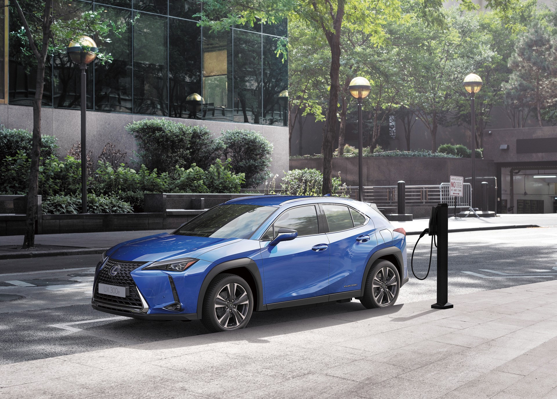 レクサスがブランド初となる電気自動車「UX300e」を発売。価格は580万円～（carview!） | 自動車情報サイト【新車・中古車】 - carview!