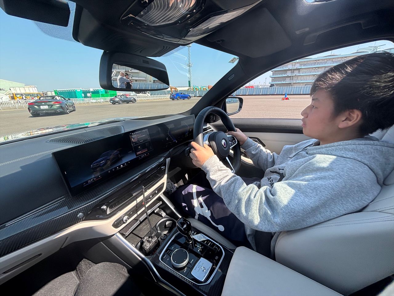 小学生や中学生がアルピナ「D3S」やBMW「Z4」の実車を運転!? U-18運転予備校を横浜で初開催【モータースポーツジャパン】（LEVOLANT）(ヘッドライン) | 自動車情報・ニュース ...