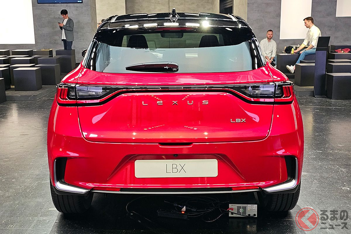 レクサス最小SUV、新型「LBX」世界初公開！ 全長4m強の新規モデル投入で「高級車の概念変える！」 23年秋に発売へ（くるまのニュース） | 自動車情報・ニュース - carview!