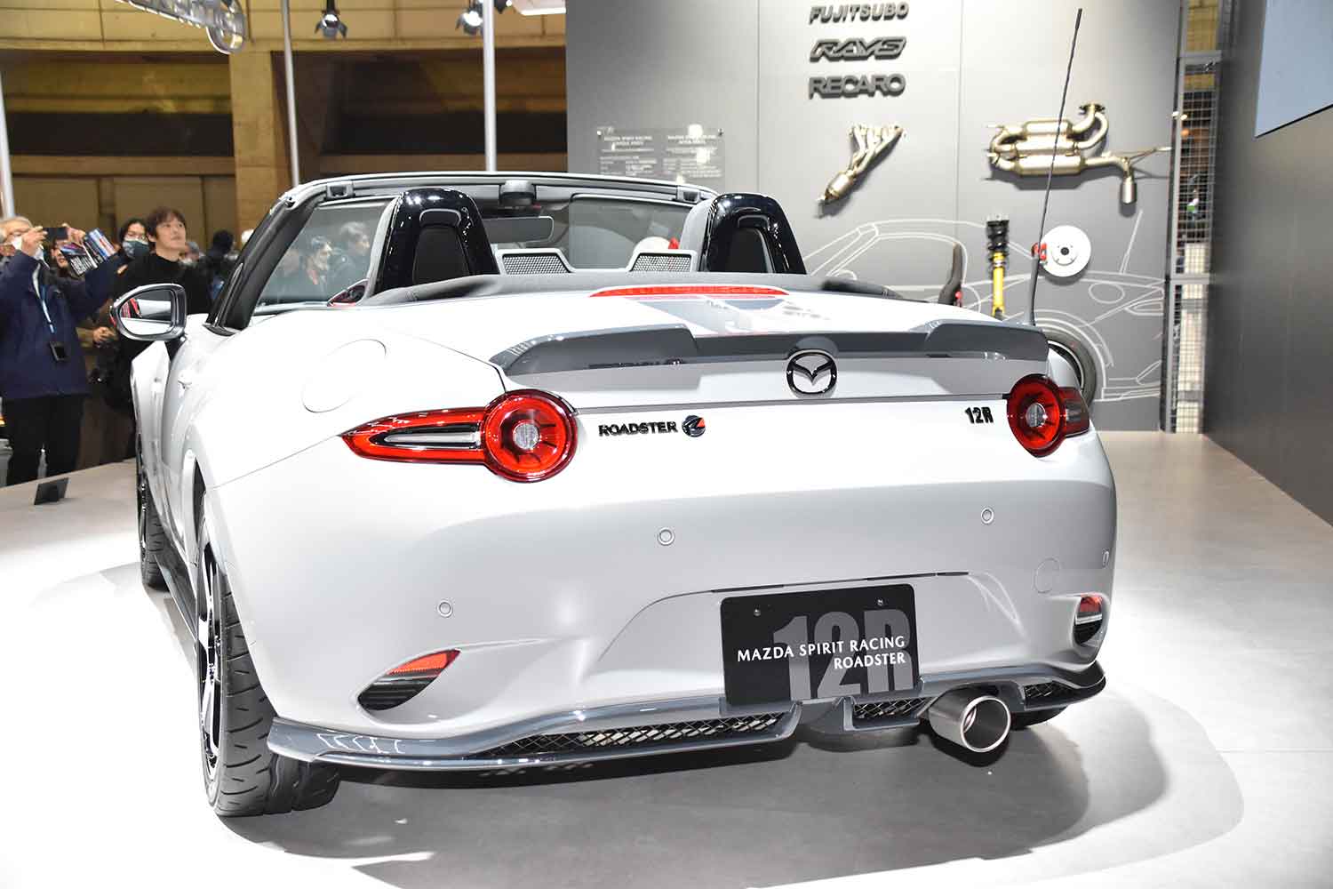 200台限定の「MSpRロードスター12R」は700万円台後半で登場！ マツダの2025年はイケイケの予感【東京オートサロン 2025】（WEB CARTOP）の写真(42ページ目 ...
