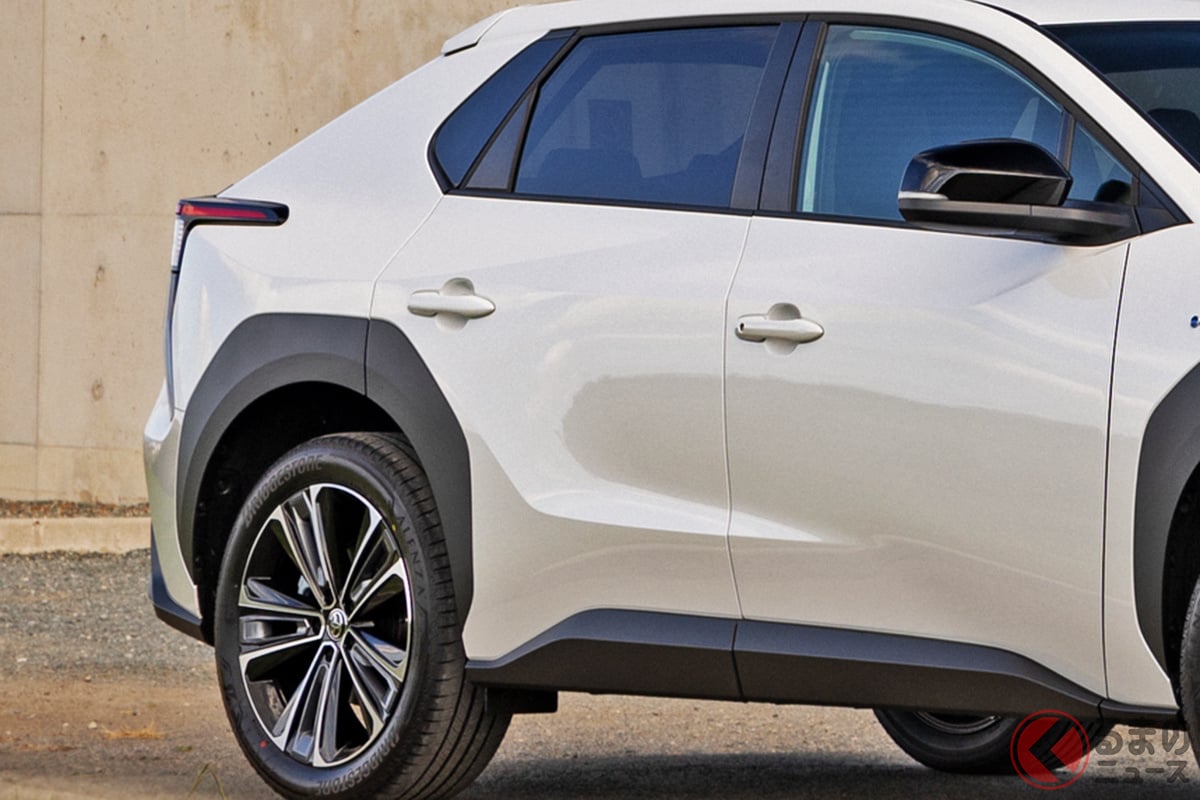 トヨタ「新型ミディアムSUV」発売！ 全長4.7m切りの「ちょうどイイサイズ」にめちゃ“斬新デザイン”採用！ 約3年遅れで豪に登場の「bZ4X」 反響は（くるまのニュース） | 自動車情報 ...