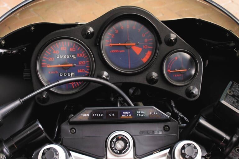 84-]ホンダ NS250R：WGPの興奮がそのままに!【青春名車オールスターズ】（WEBヤングマシン） | 自動車情報サイト【新車・中古車】 - carview!