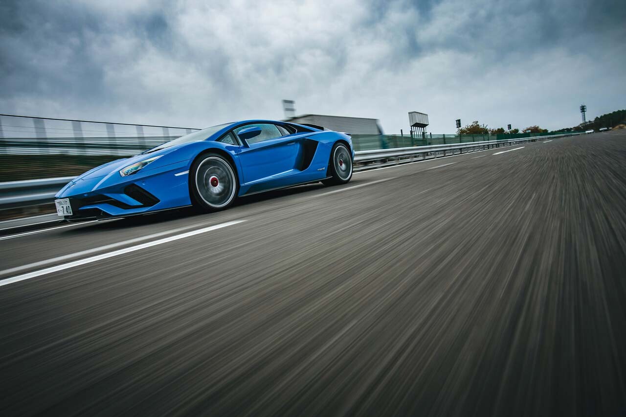 ランボルギーニ アヴェンタドールSを4人のジャーナリストが斬る！【Playback GENROQ 2017】（GENROQ Web） | 自動車情報・ニュース - carview!