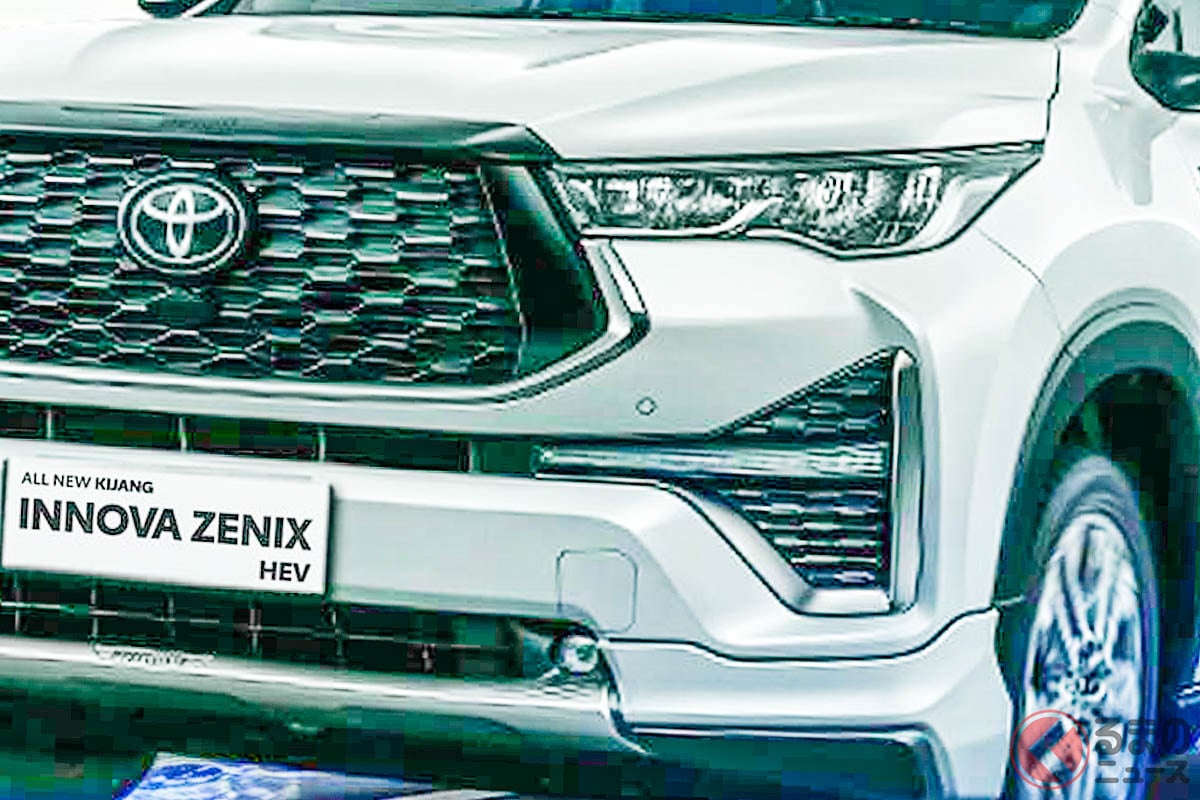 【インドネシア】トヨタ最新型「“高級”SUVミニバン」実車公開！ タフ顔＆“豪華”内装が超カッコイイ！ 全長4.7m級ボディの「イノーバ ゼニックス」登場し人気に（くるまのニュース ...