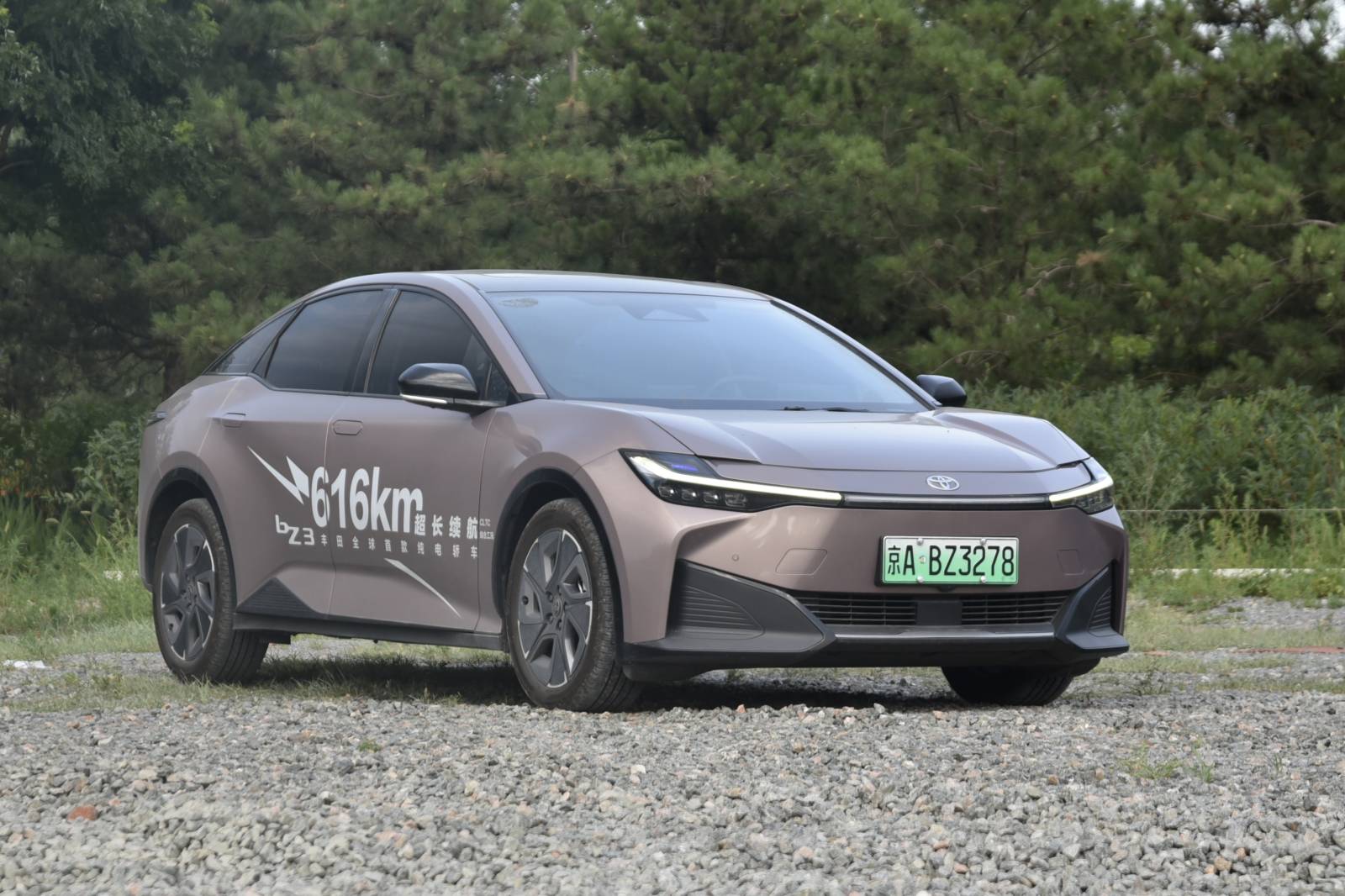 中国でしか販売していないトヨタ車「bZ3」誕生の背景とは[トヨタ・bZ3試乗記]（THE EV TIMES） | 自動車情報・ニュース - carview!